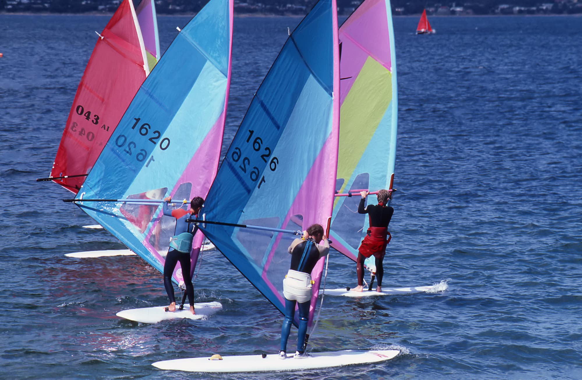 Windsurfen lernen: 7 Tipps für den Einstieg + die perfekte Ausrüstung