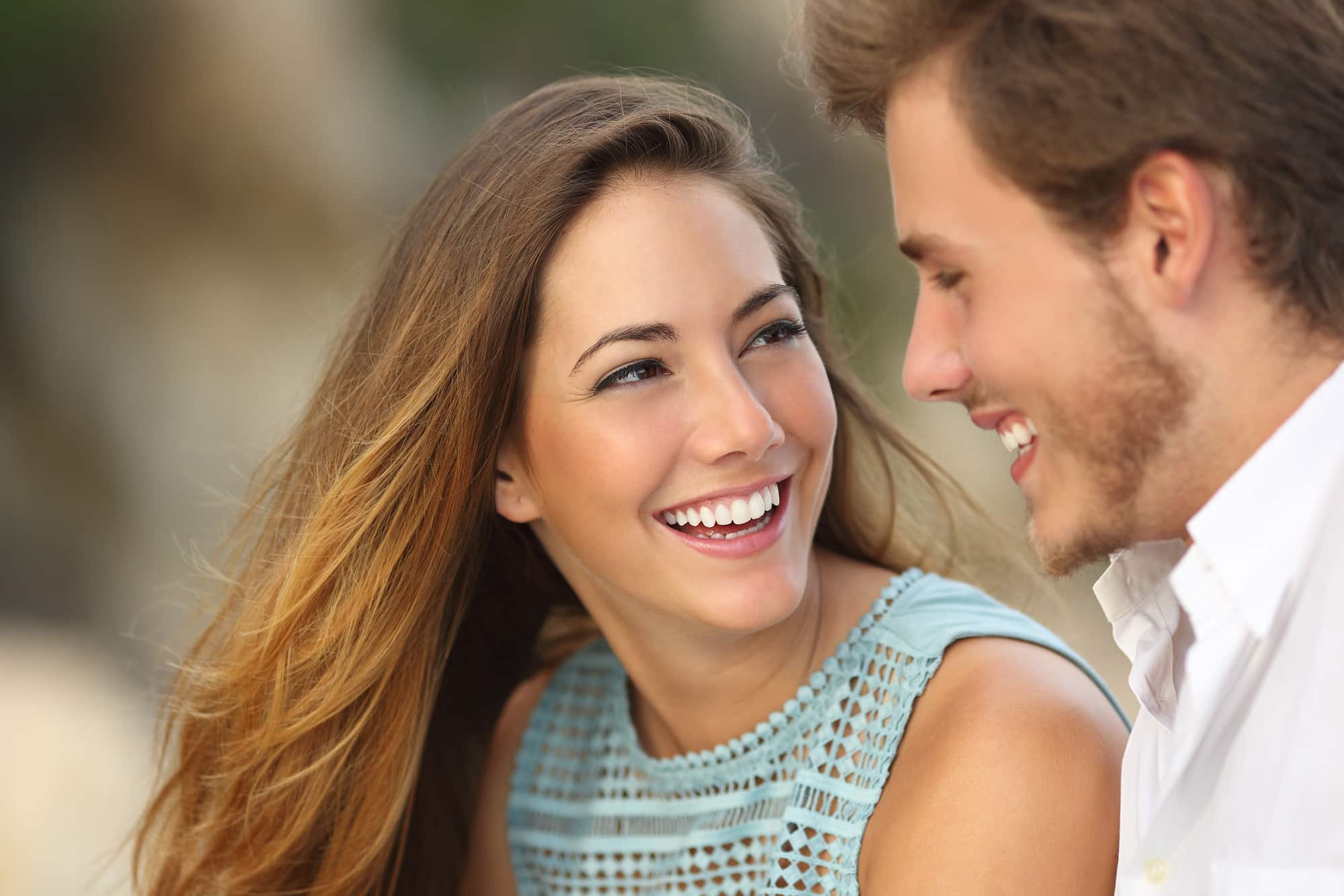 Charme: 5 Tipps & 5 Fallstricke für charmantes Auftreten